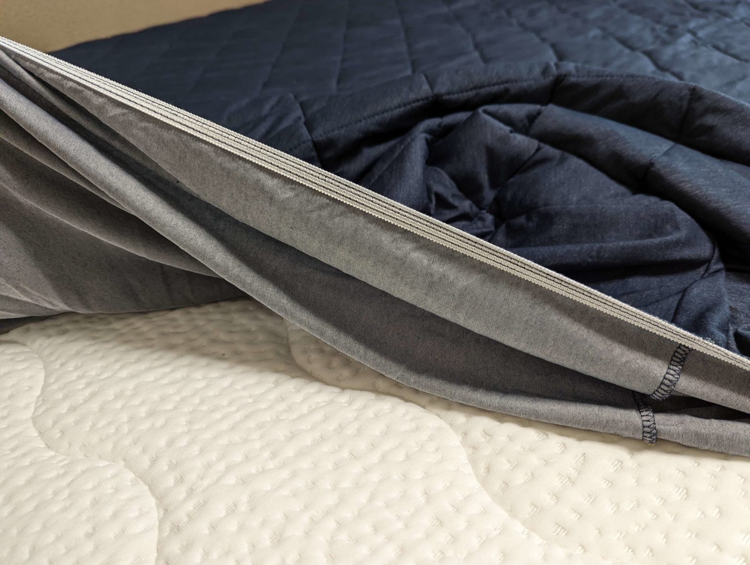 効果ある？BAKUNE SHEETSを使った私の口コミ｜暖かいシーツで疲労回復！ - ユリイカの実