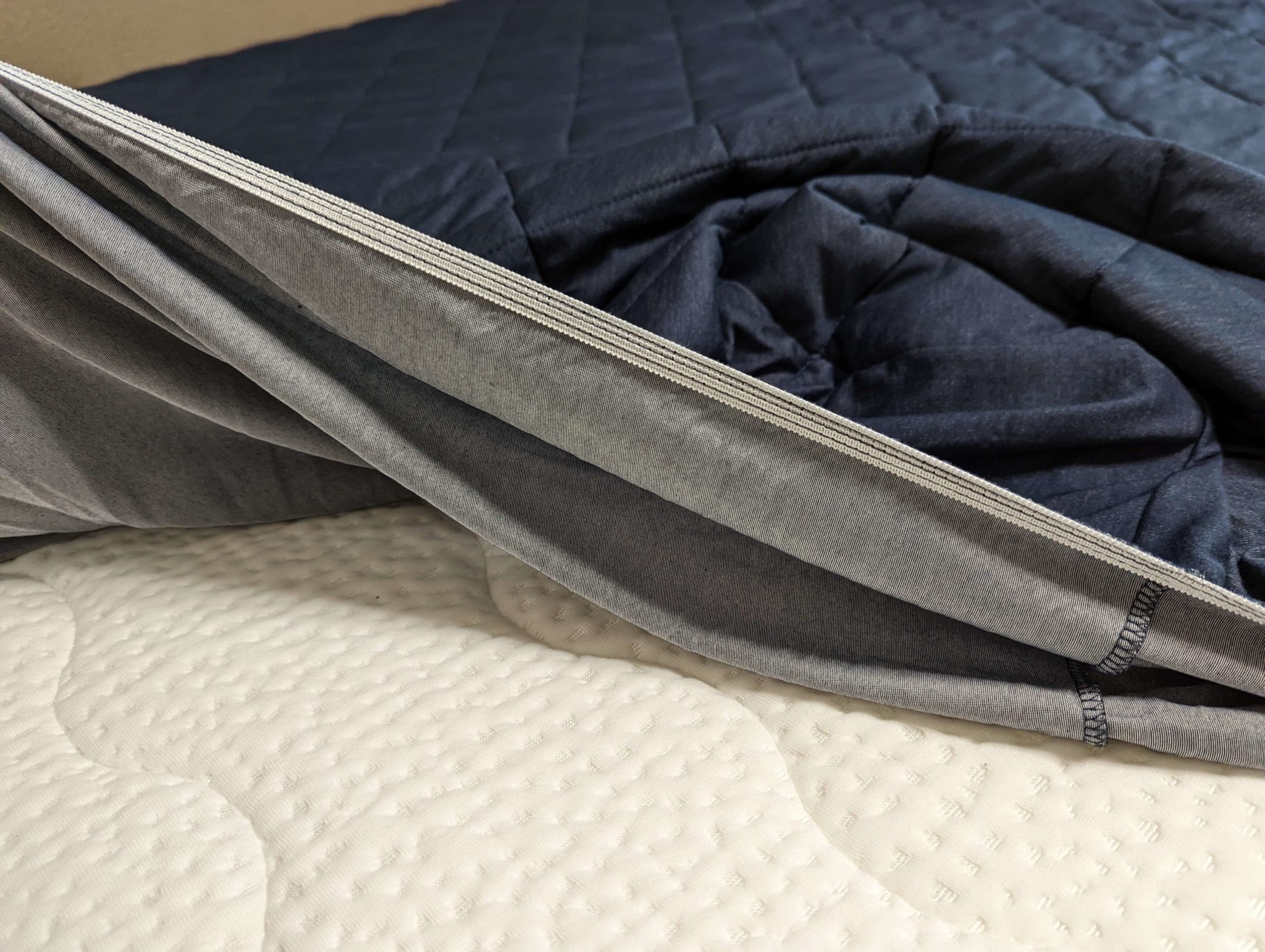 効果ある？BAKUNE SHEETSを使った私の口コミ｜暖かいシーツで疲労回復！ - ユリイカの実